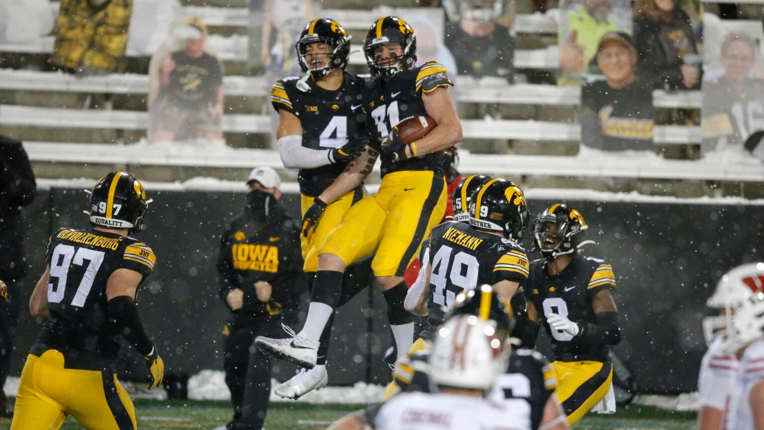 Iowa Outmuscles the Badgers 28-7, Hawkeyes Win Heartland Trophy for the ...