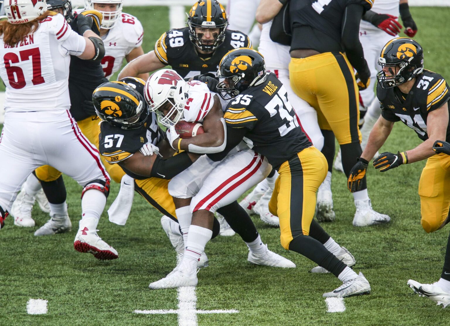 Iowa Outmuscles the Badgers 28-7, Hawkeyes Win Heartland Trophy for the ...