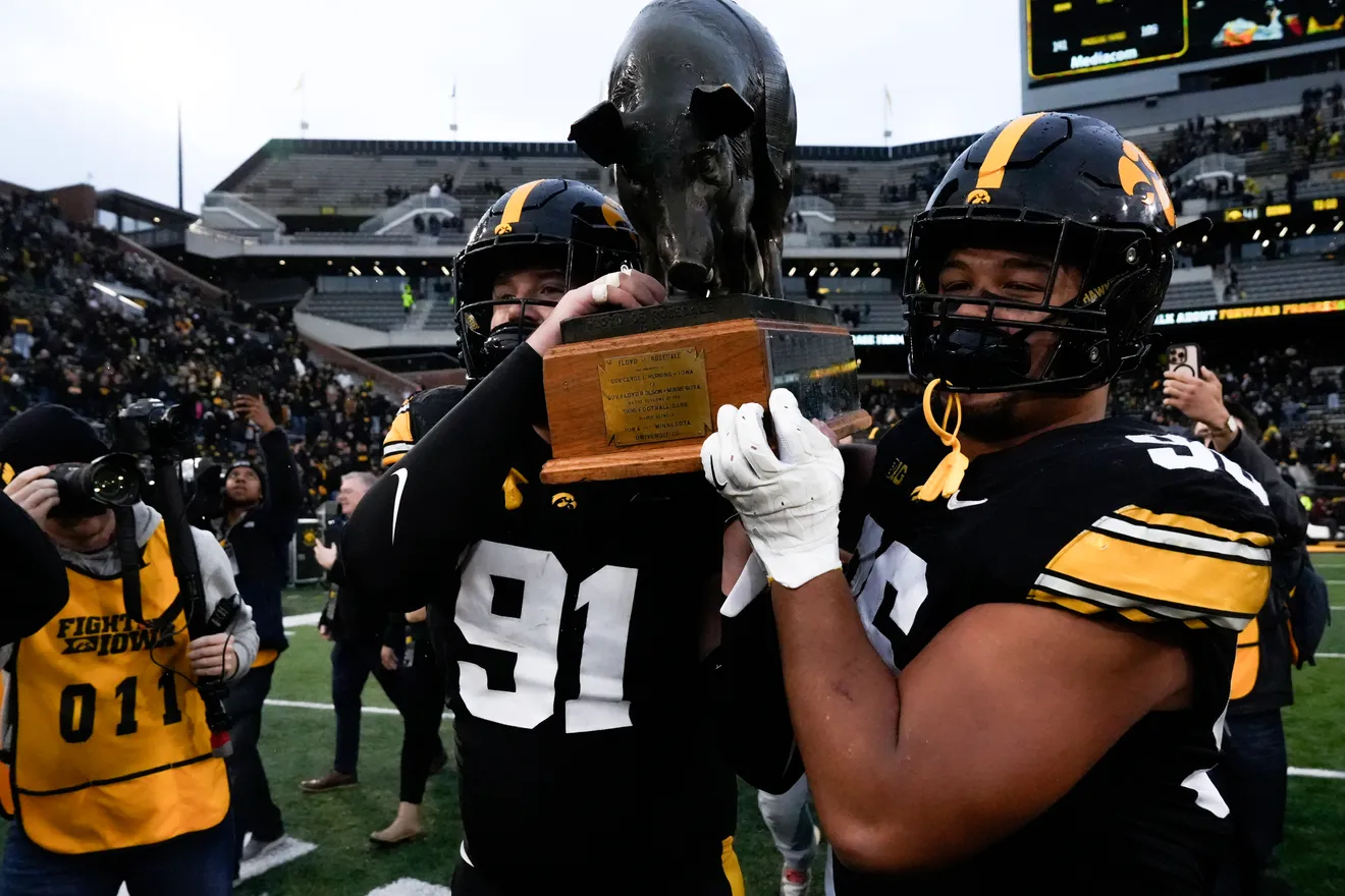The Pig Stays Home: Iowa rolls Minnesota, 41-3 - KRUI Radio